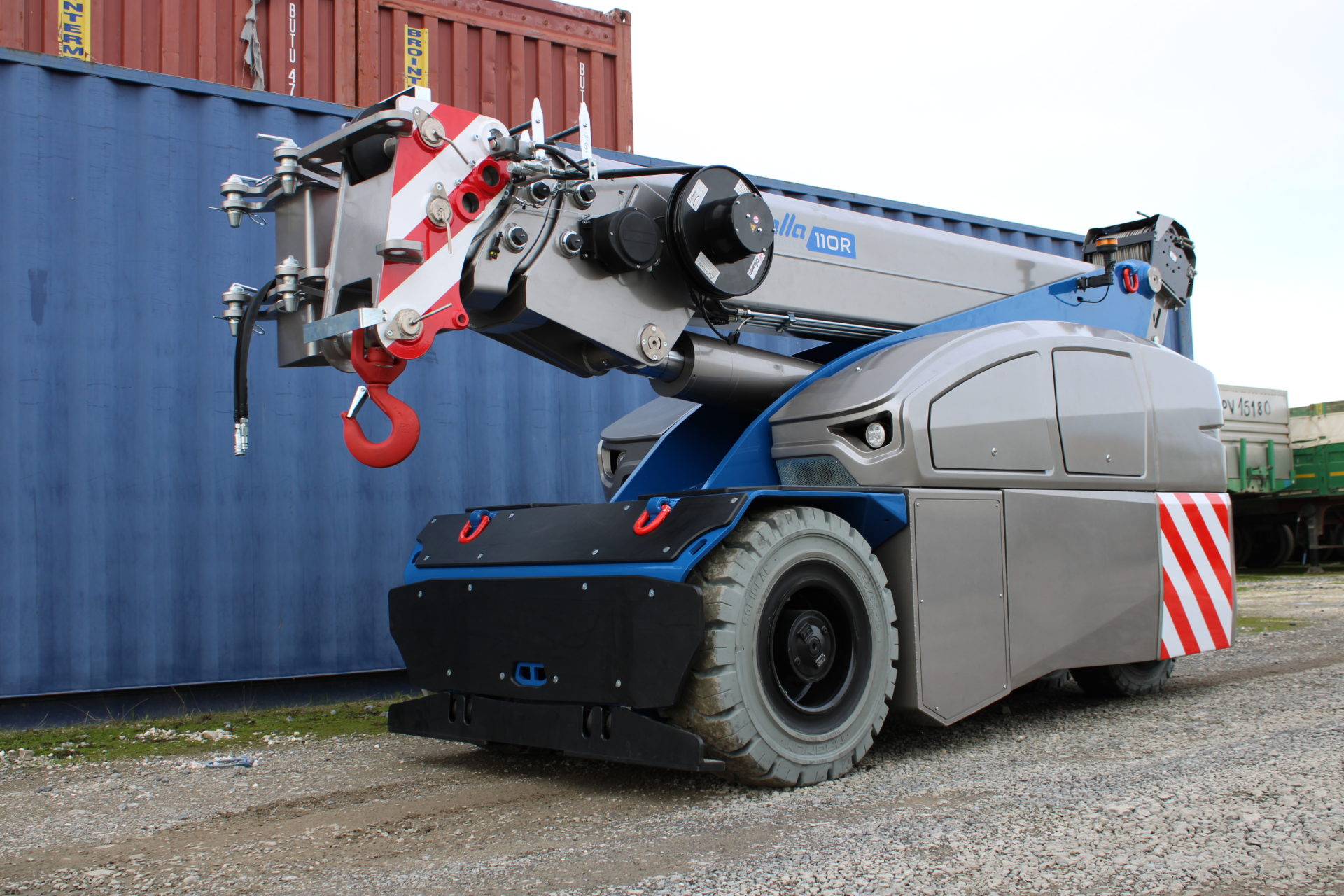 Valla launches new 11t electric mobile crane - Lift and Hoist ...