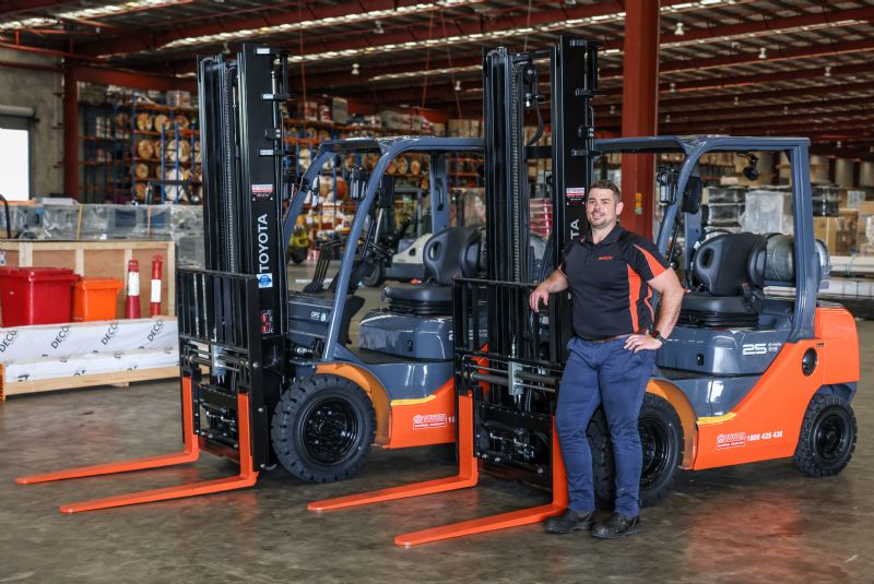 TMHA forklifts keep on trucking for Simon National Carriers - Lift and ...